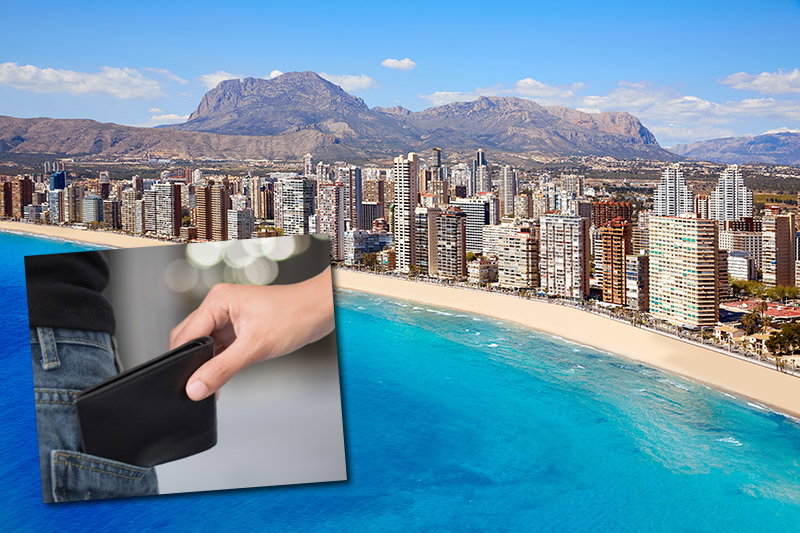 Pickpockets dress as women to steal from Benidorm tourists claim « Euro ...