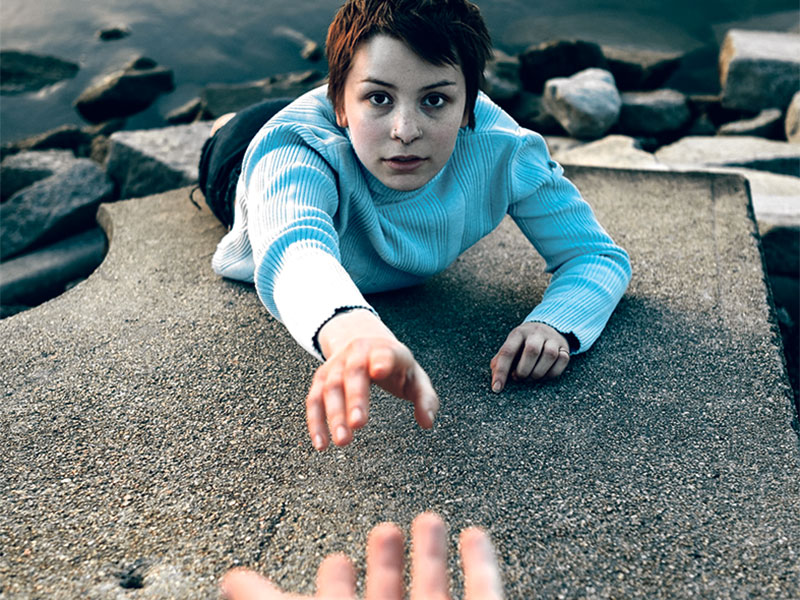 Asking for help brings people closer « Euro Weekly News
