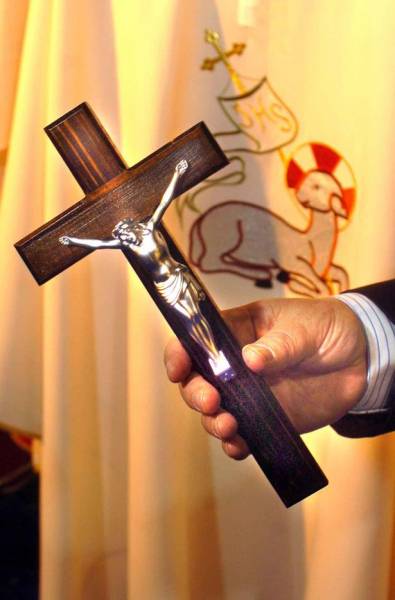 Teen Kills Abusive Paedophile Priest By Ramming Crucifix Down His Throat Euro Weekly News
