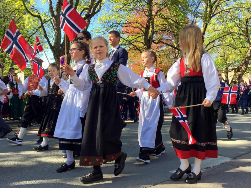 Norwegian residents celebrate Constitution Day - May 17 « Euro Weekly News