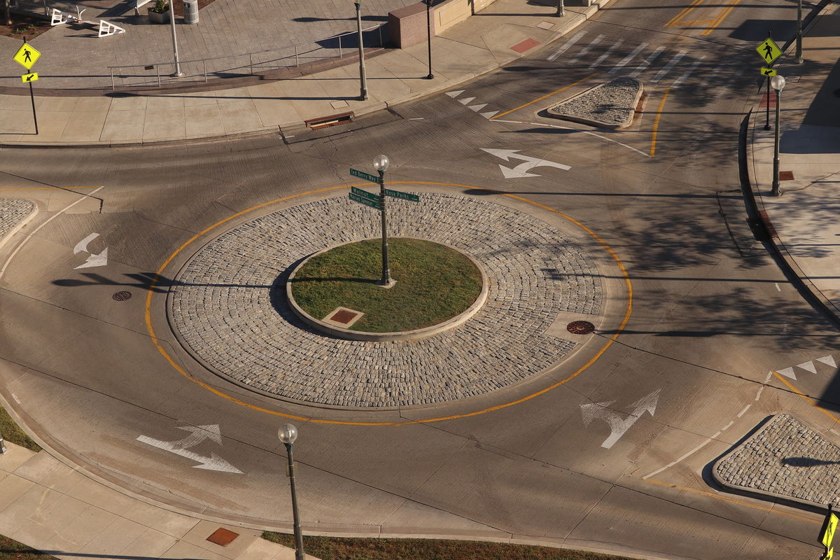 DGT explain the five types of Spanish roundabout violations and their ...