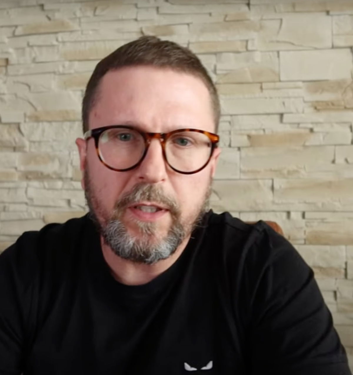 BREAKING NEWS: Popular pro-Russian blogger Anatoly Shariy detained in ...