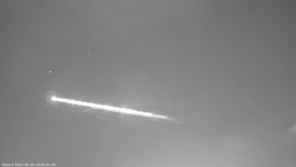 Watch - not a meteorite shower but Chinese space rocket bits falling ...