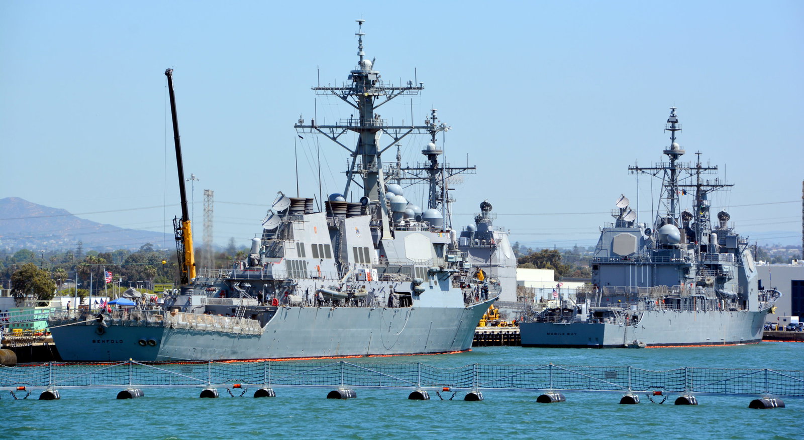 US Navy destroyer USS Benfold (DDG-65) conducts Taiwan Strait transit ...