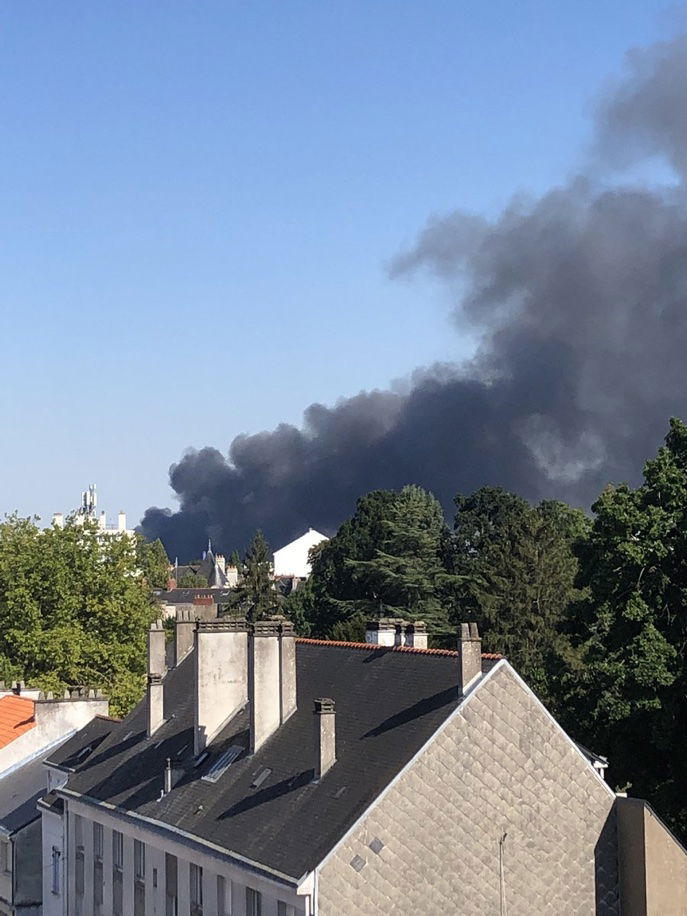 HUGE fire breaks out in France’s Nantes near Prairie de Mauves « Euro ...