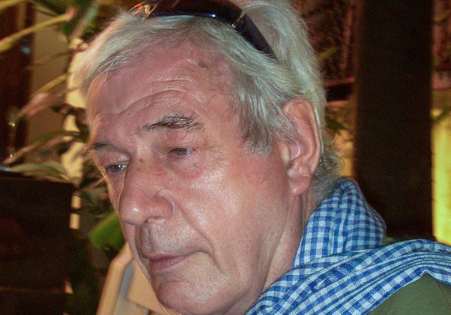 Tributes pour in following death of legendary British Vietnam War ...