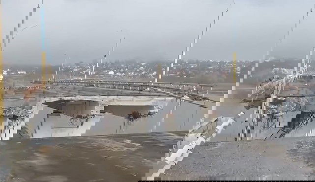 Russian destroy strategic Antonovsky bridge Dnipro river
