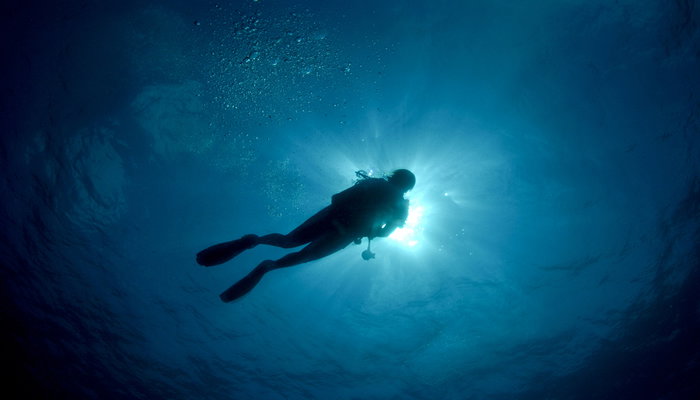 Mystery rescue three Spanish divers near a strategic Baltic facility