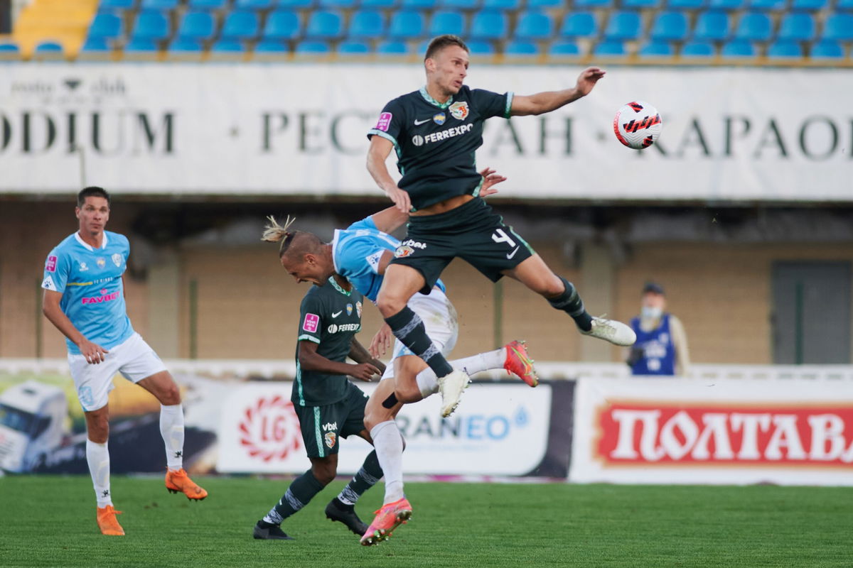 Mass brawl between Russian and Ukrainian footballers in Turkish hotel ...