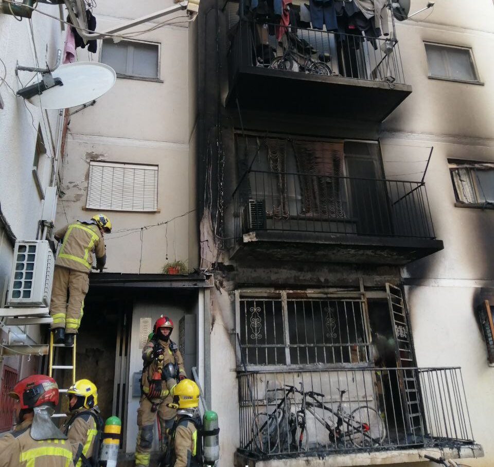 Major fire in apartment building injures 23 in Spain as people jump ...