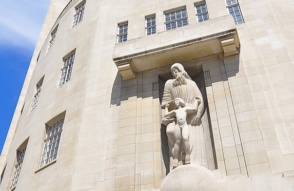 Man defaces iconic statue at BBC HQ « Euro Weekly News