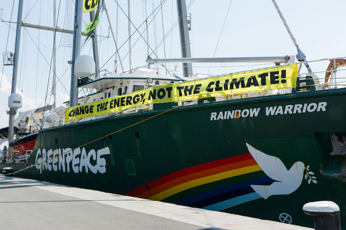 Looking Back to 1985: The Sinking of the Rainbow Warrior « Euro Weekly News