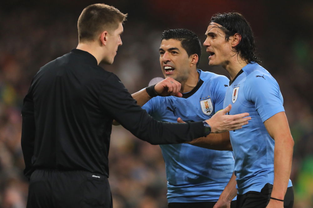 Football considers a blue card for referees « Euro Weekly News