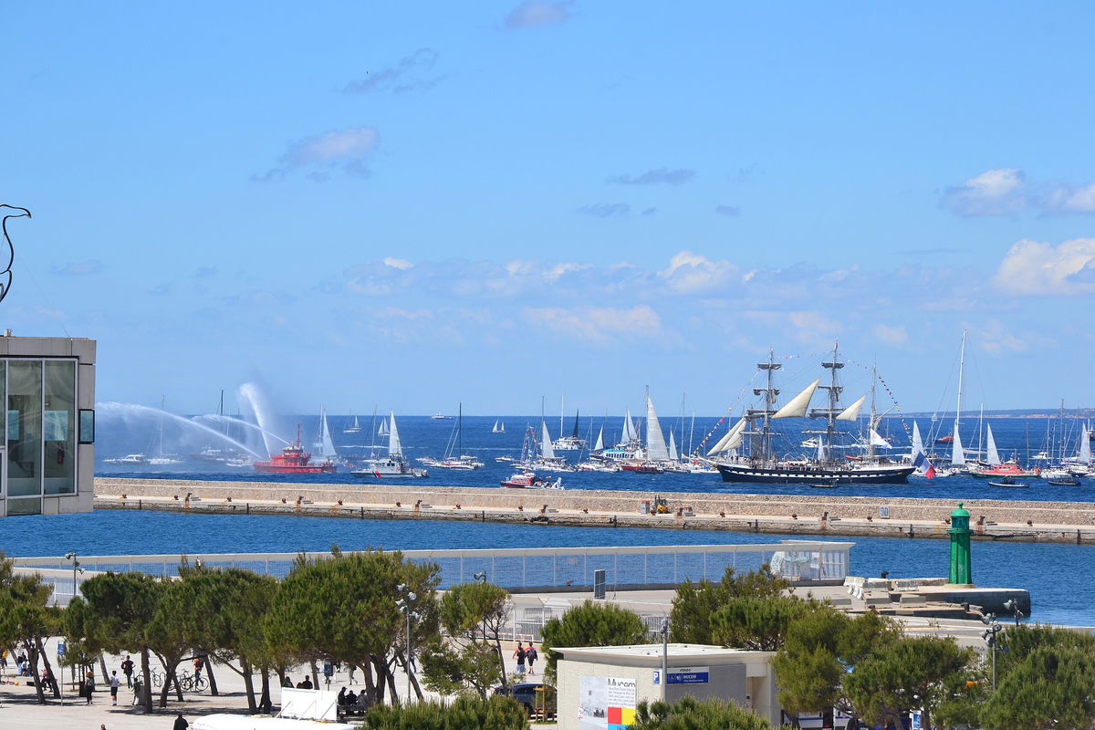 Linda Hall - Journalist Profile - Intelligent Relations