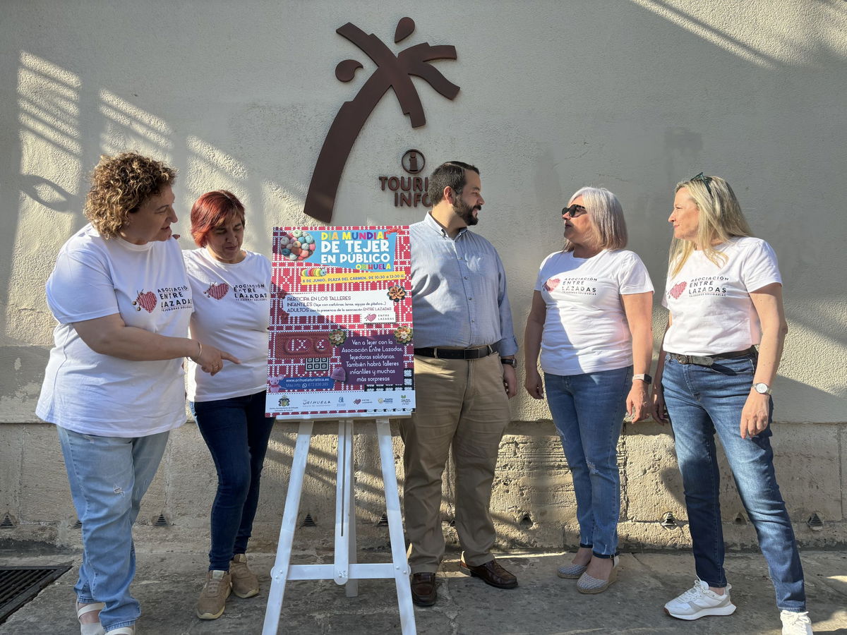 Orihuela celebrates World Public Knitting Day « Euro Weekly News