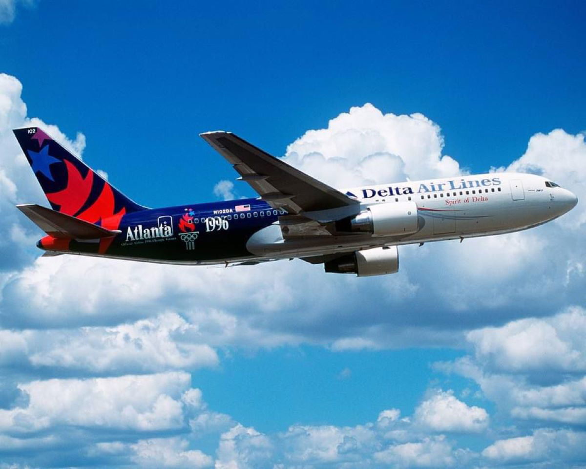 Plane Stops Midway Due To “spoiled Food” « Euro Weekly News