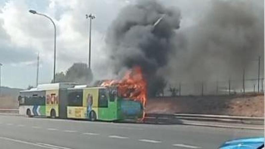 Bus fire halts traffic in Palma « Euro Weekly News