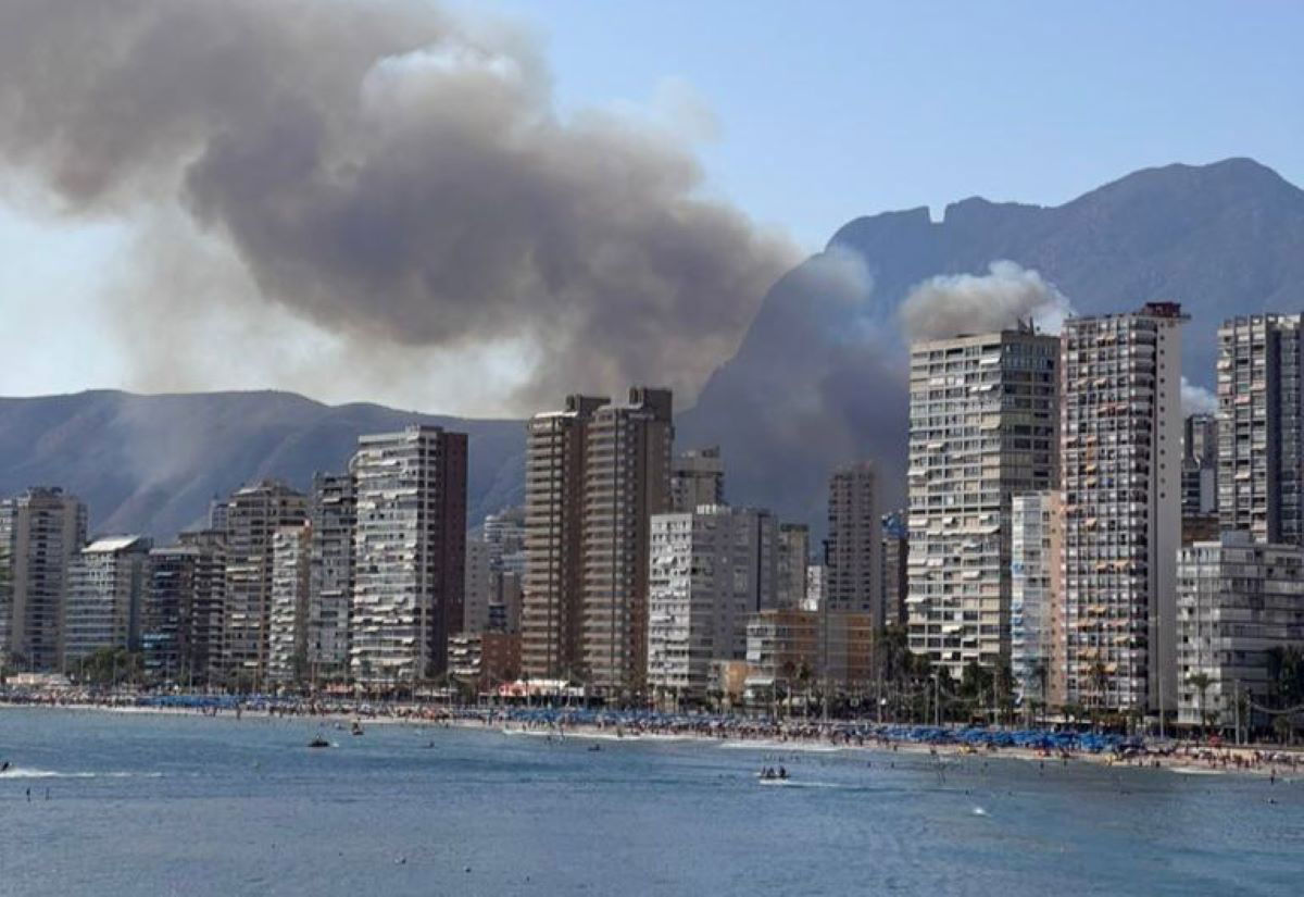 Forest fire in Benidorm causes AP-7 to shut « Euro Weekly News