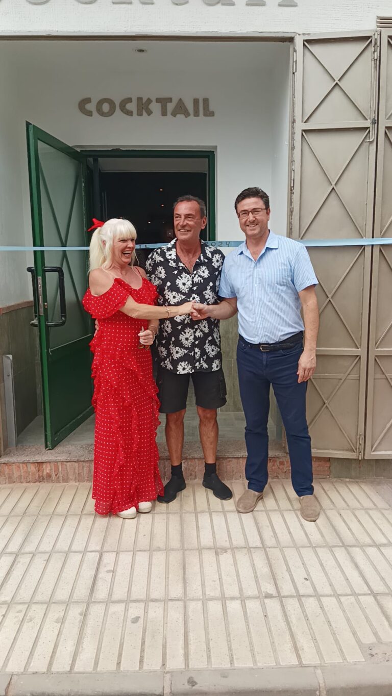 New family-friendly cocktail bar opens in Los Alcázares « Euro Weekly News