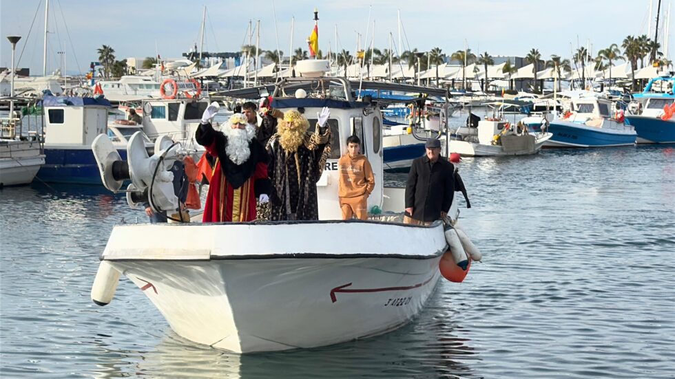 Santa Pola welcomes Their Majesties by boat « Euro Weekly News