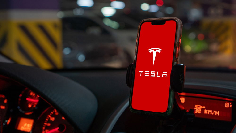 Tesla sues drivers who complain - and wins! « Euro Weekly News