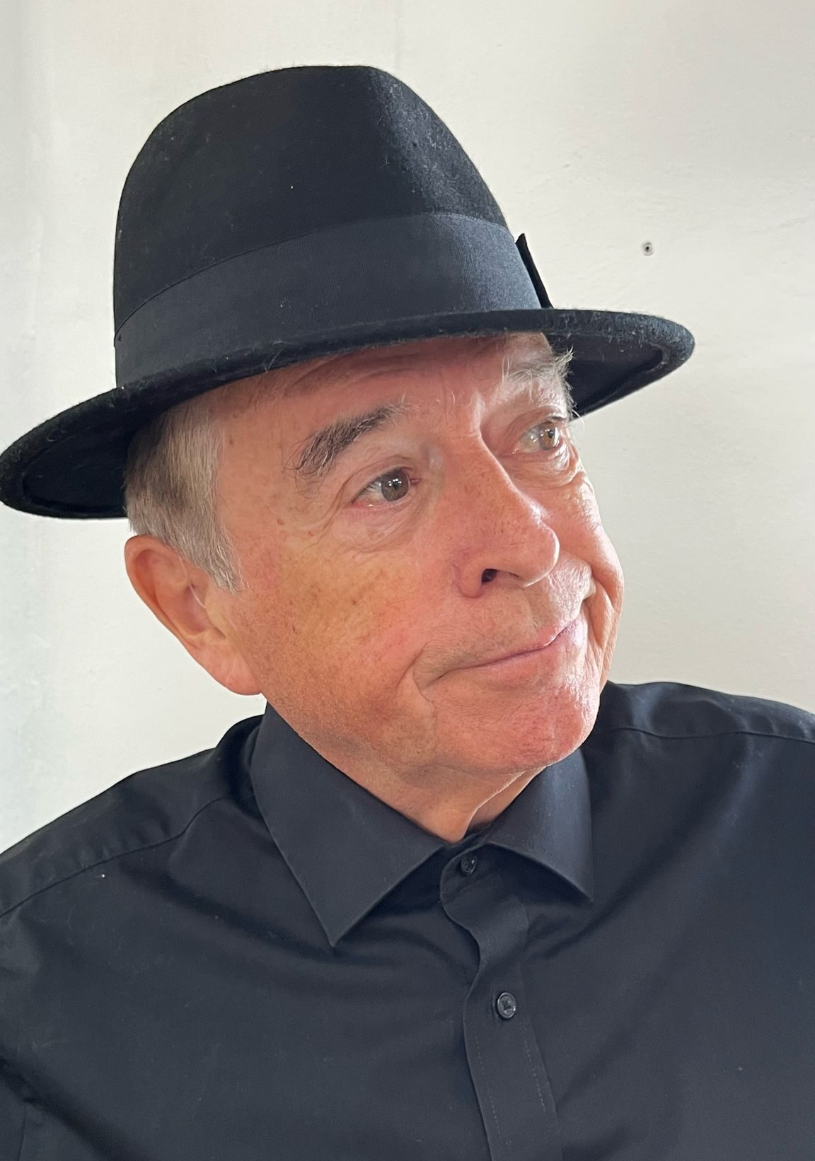 Bill Nicholson commands the stage « Euro Weekly News