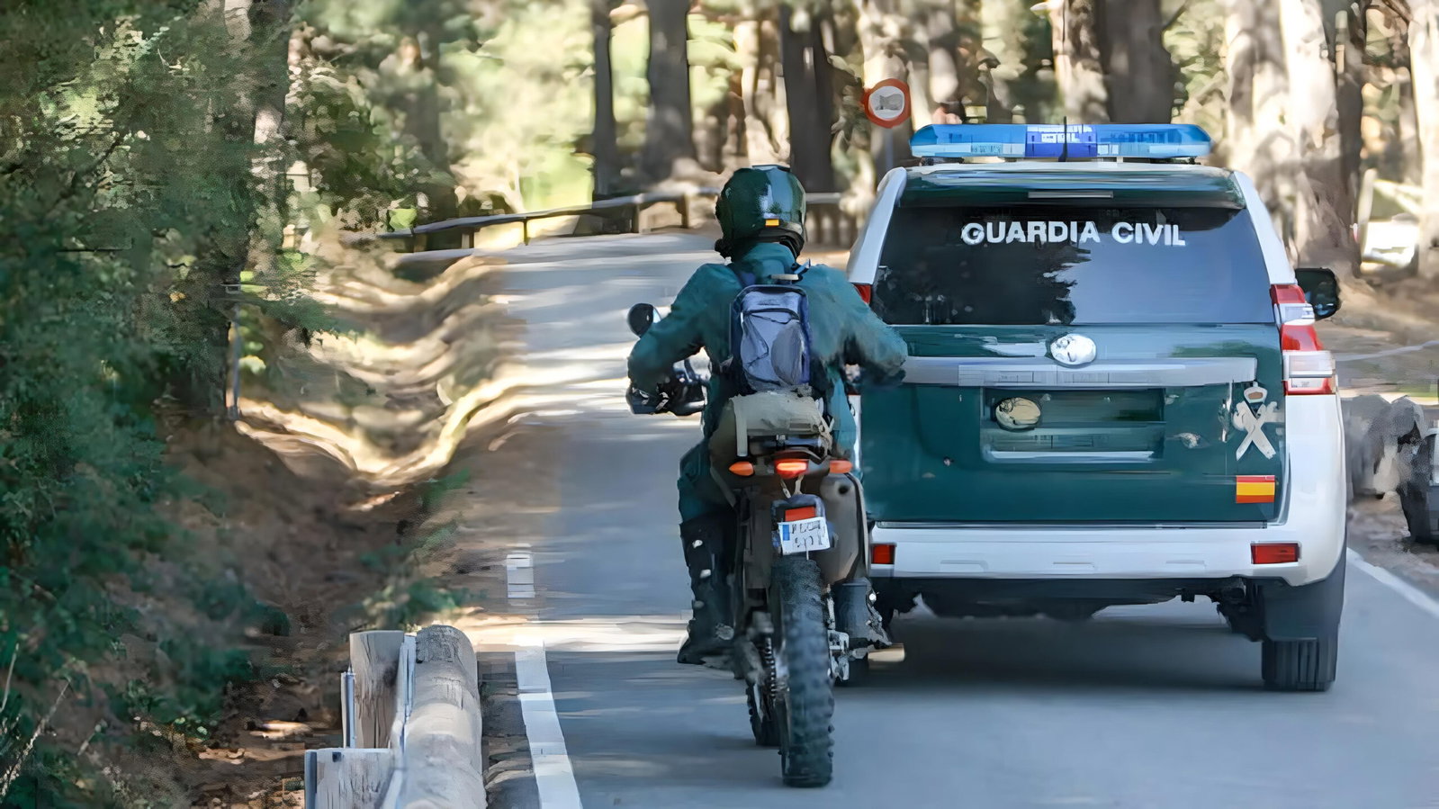 DGT explains if and when you can overtake a police vehicle « Euro ...