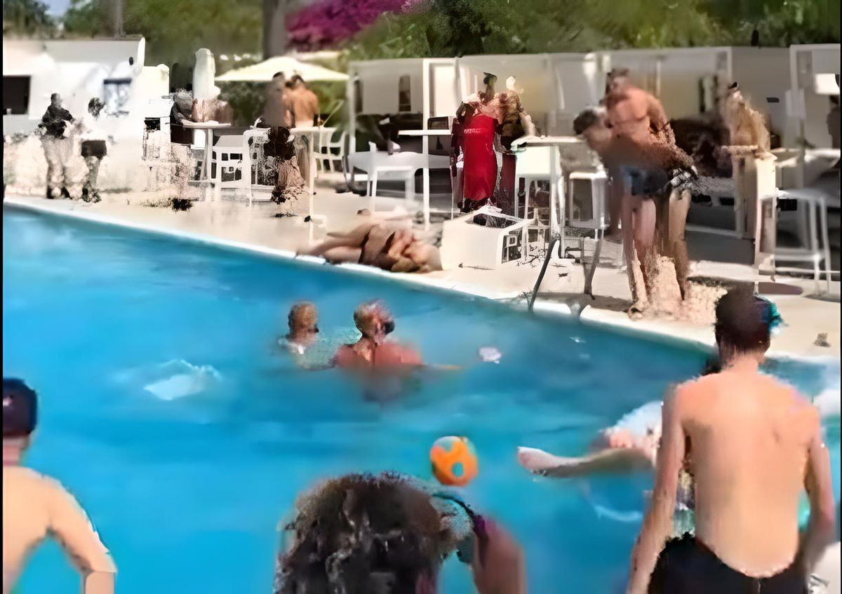 Foreign tourists stage shocking poolside brawl in Ibiza « Euro Weekly News