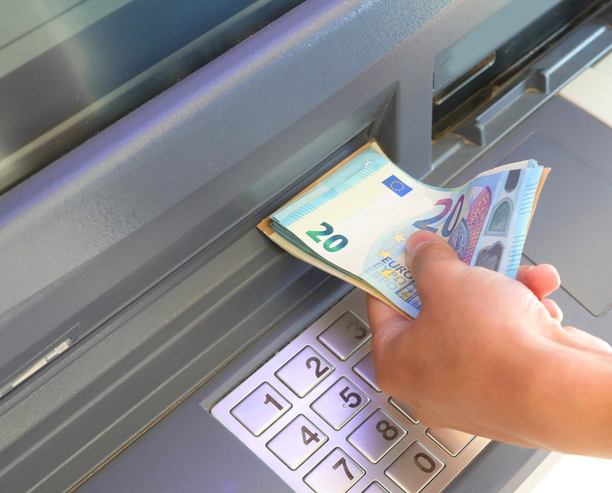 What to do If an ATM keeps your money « Euro Weekly News