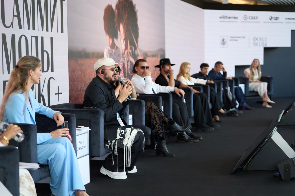 Fashion weeks as platforms for international collaboration