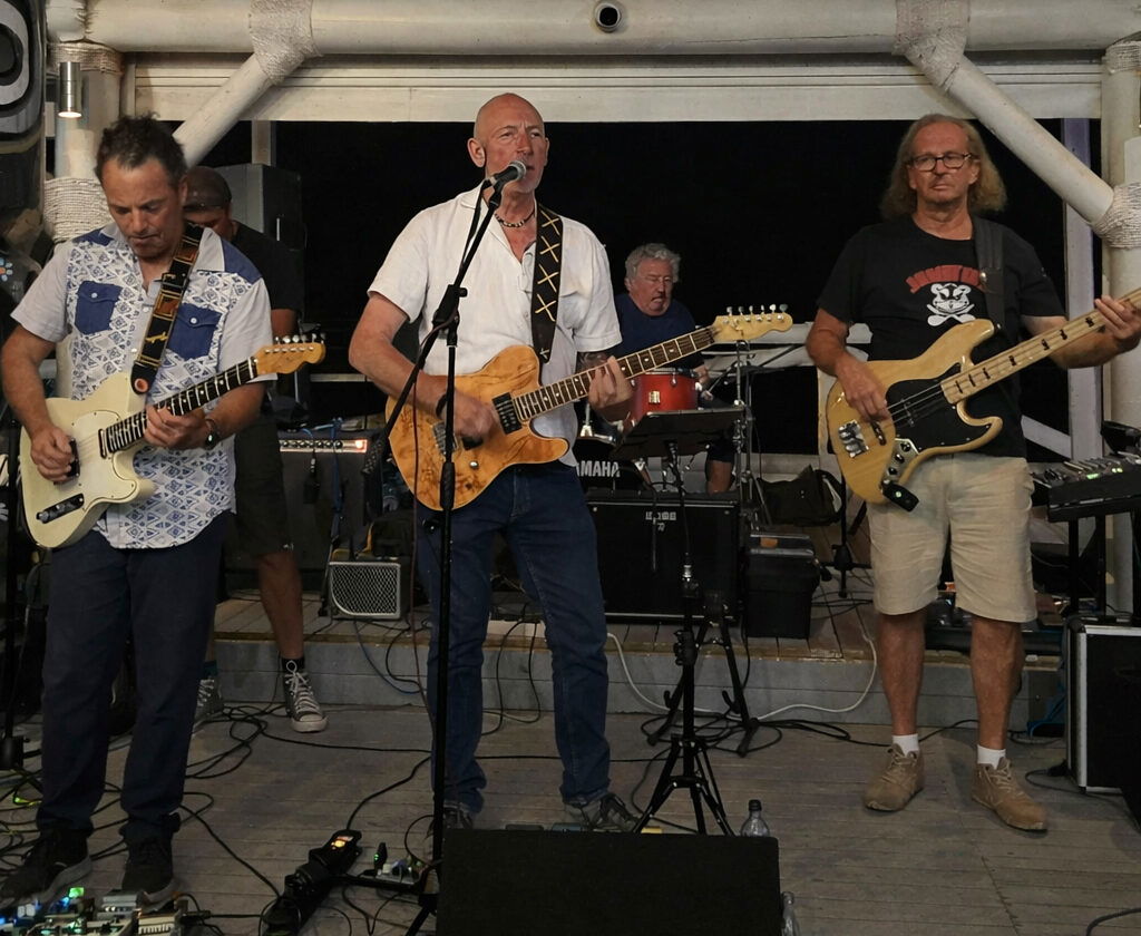 Jason Elliott with the Jamsters packing out venues throughout Axarquia ...