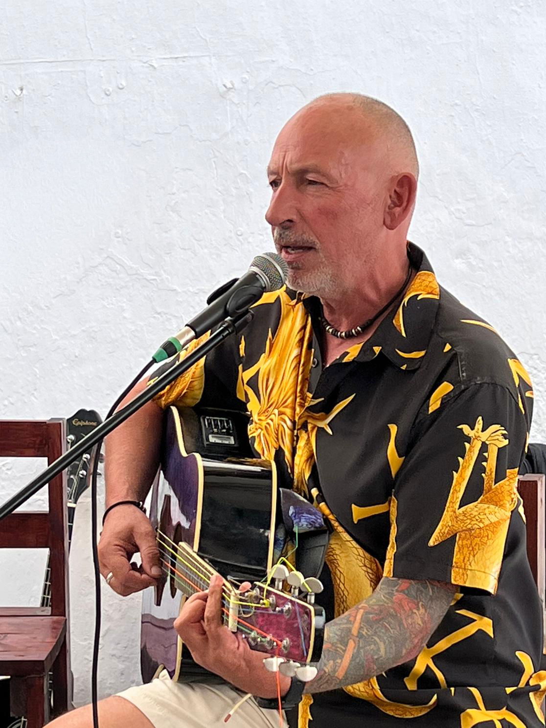 Jason Elliott with the Jamsters packing out venues throughout Axarquia ...